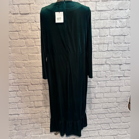 Glamorous | Dresses | Glamorous Curve Uk Long Sleeve Maxi Velvet Green ...